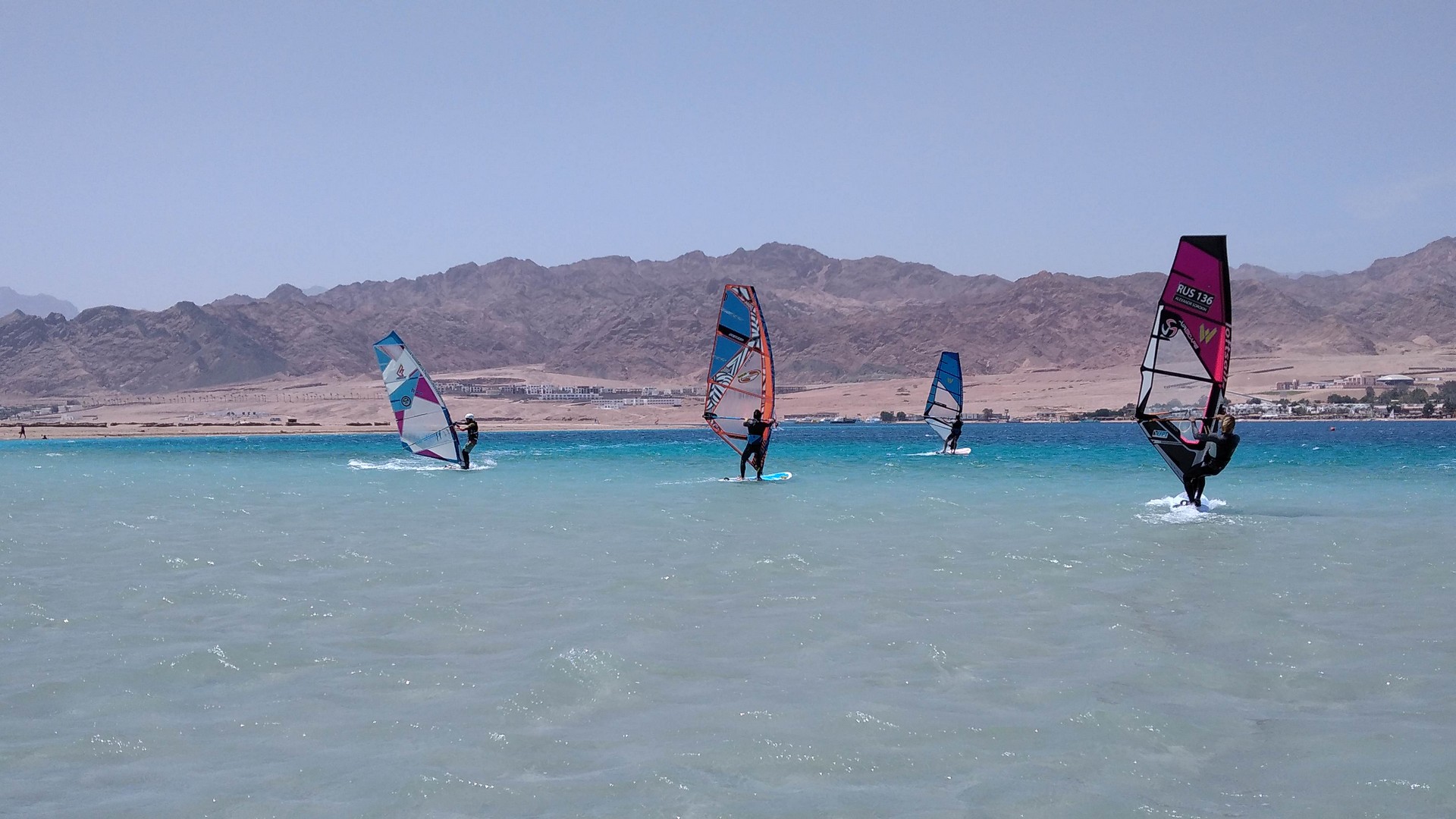 El Desierto en 4×4 y el Monte Sinaí a pié – Los Viajes de Sara y Michel